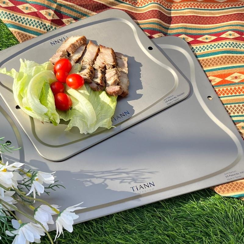 超人氣！熱銷萬片｜可當餐盤＆烤盤的砧板／鈦砧板 萬用專利鈦砧板 單片/烤肉/露營餐盤 (不發霉) | 鈦安TiANN | citiesocial | 找好東西